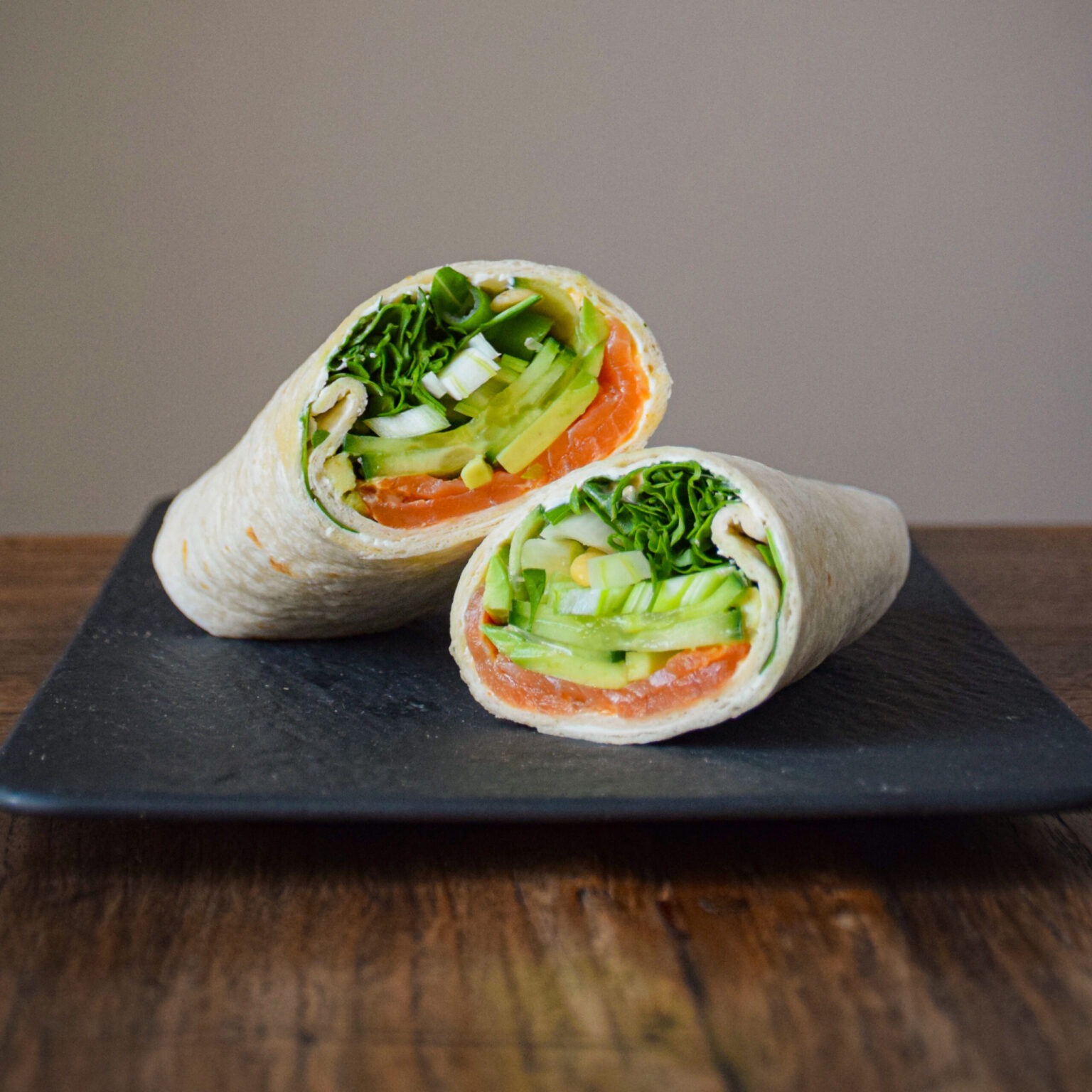 Zalmwraps met avocado, dille & roomkaas - Schuitemaker vis